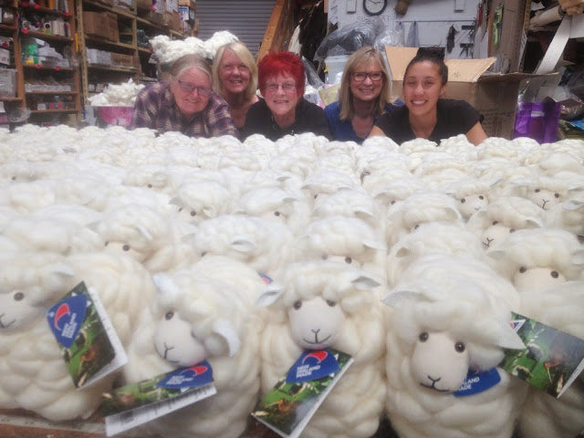 Large Loopy Wool Sheep (white) – Rozcraft Ltd